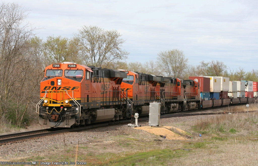 BNSF 7266